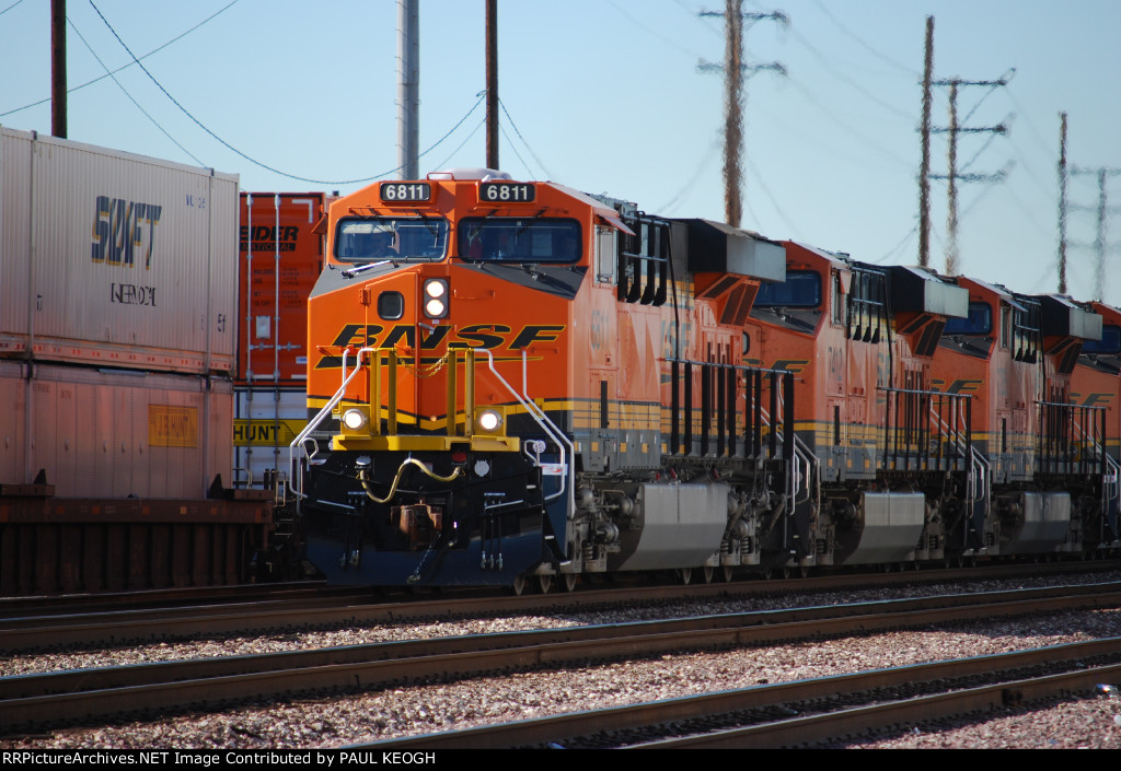 BNSF 6811 Leads a East Stacker just after BNSF 6876 went west.